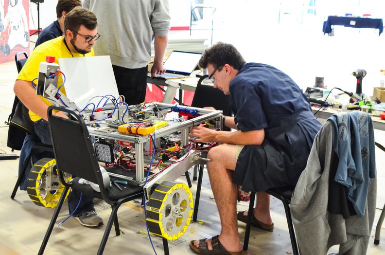 U of G Robotics Team Ready to Roll at Rover Competition - U of G News