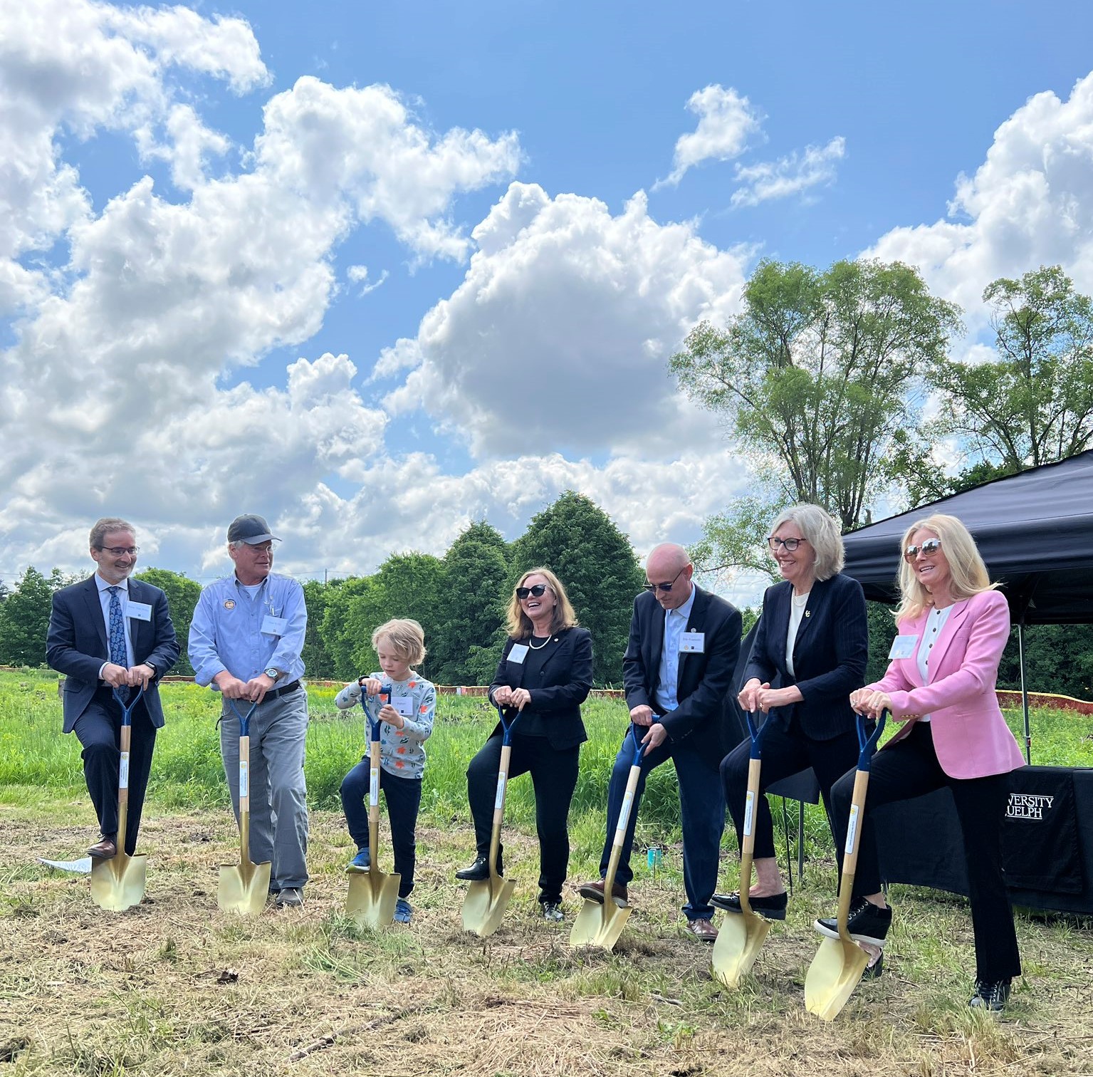 Digging Bees: U of G Breaks Ground on New Honey Bee Research Centre - U ...
